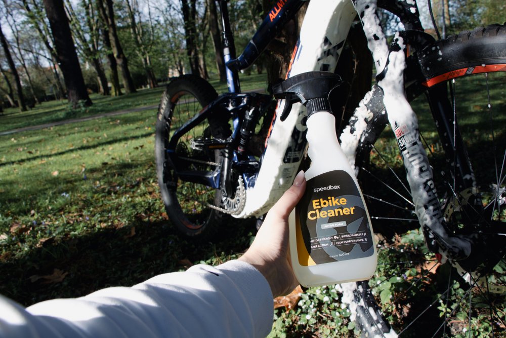 Universal cleaning agent for all types of bicycles and e-bikes